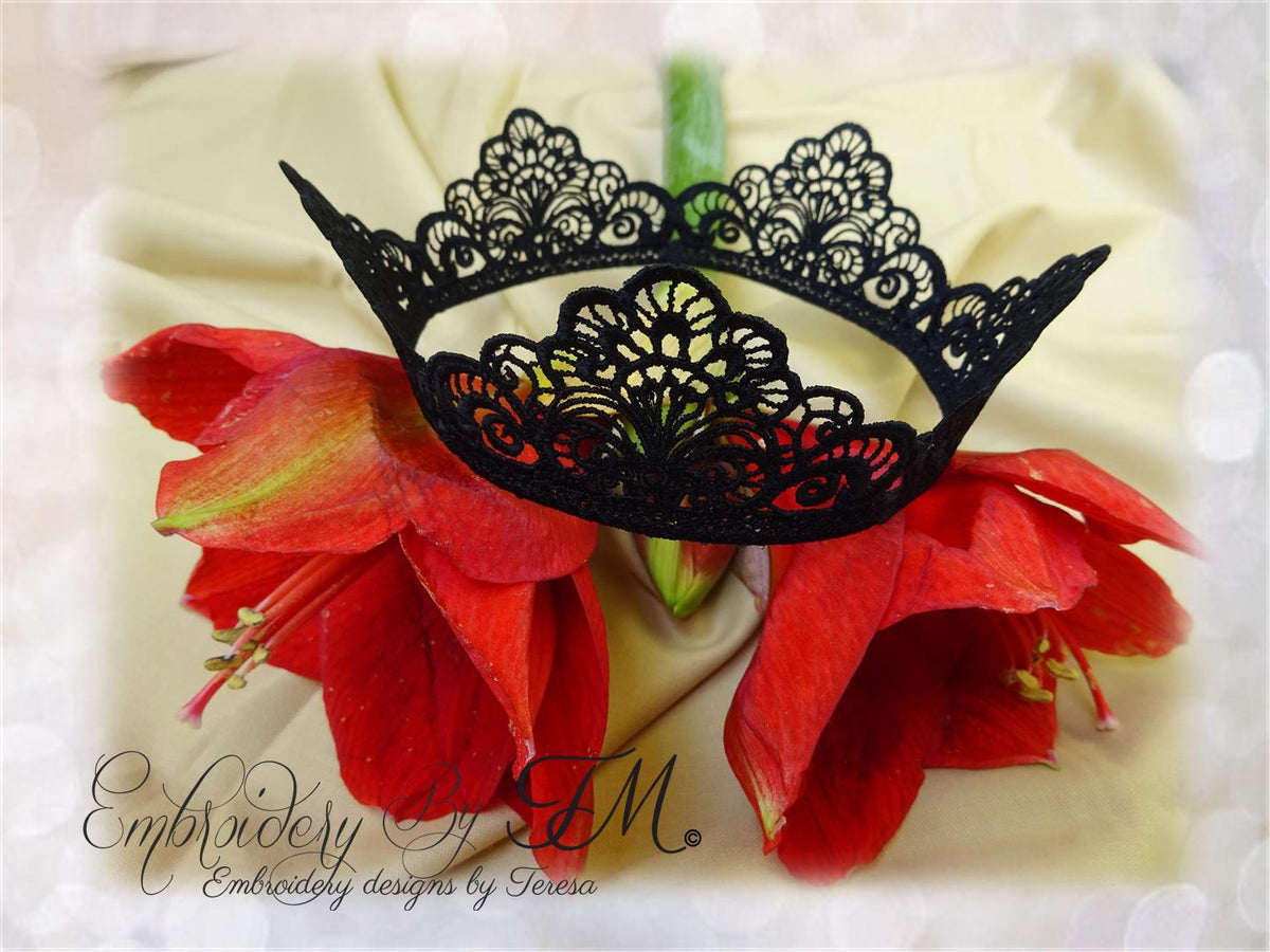 Black crown FSL / 4x4 hoop – Embroidery by TM - designs by Teresa