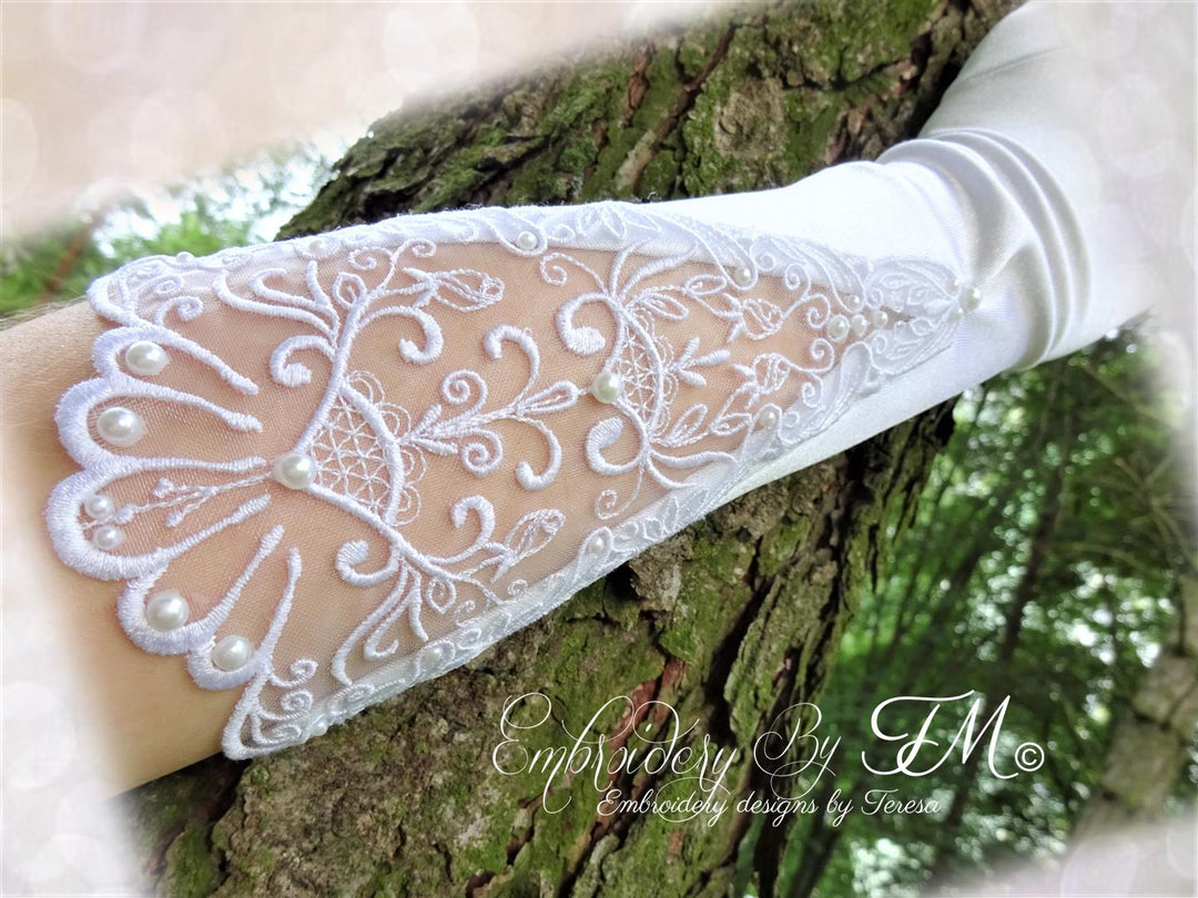 Gloves – Embroidery by TM - designs by Teresa s.r.o.