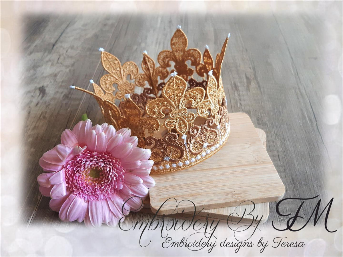 King's crown FSL / two sizes – Embroidery by TM - designs by Teresa