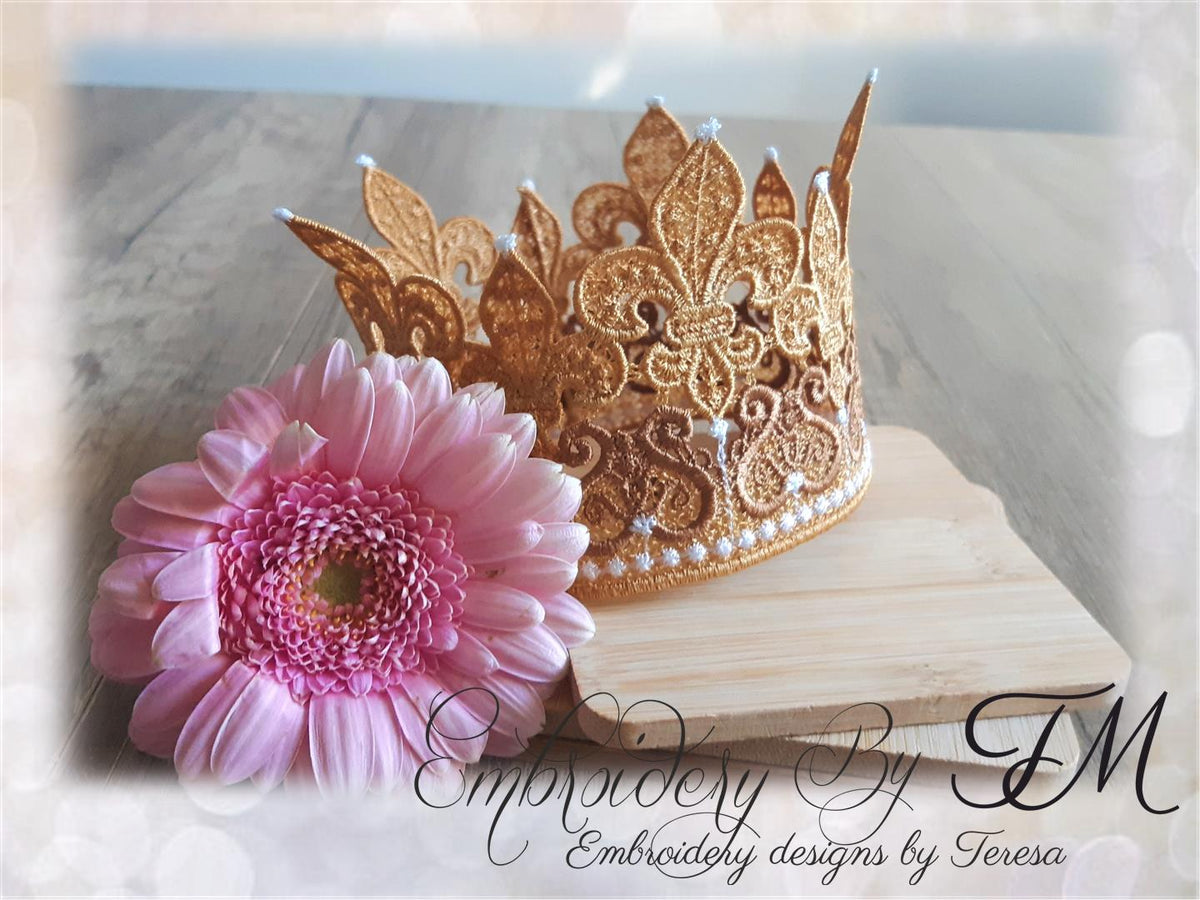 King's crown FSL / two sizes – Embroidery by TM - designs by Teresa
